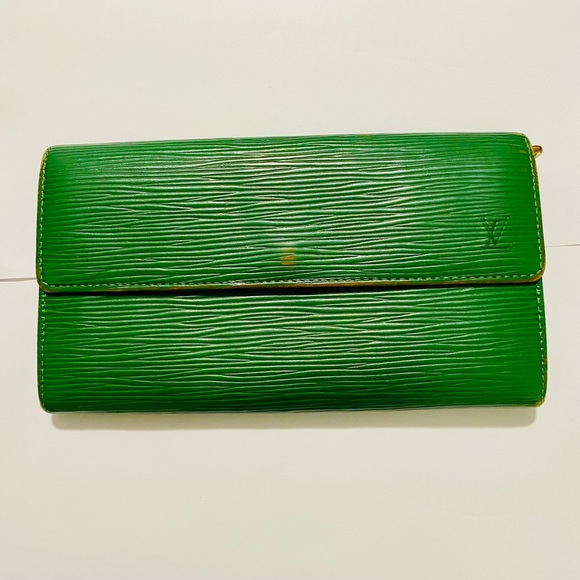 Louis Vuitton | Bags | Authentic Louis Vuitton Green Epi Leather Wallet ...